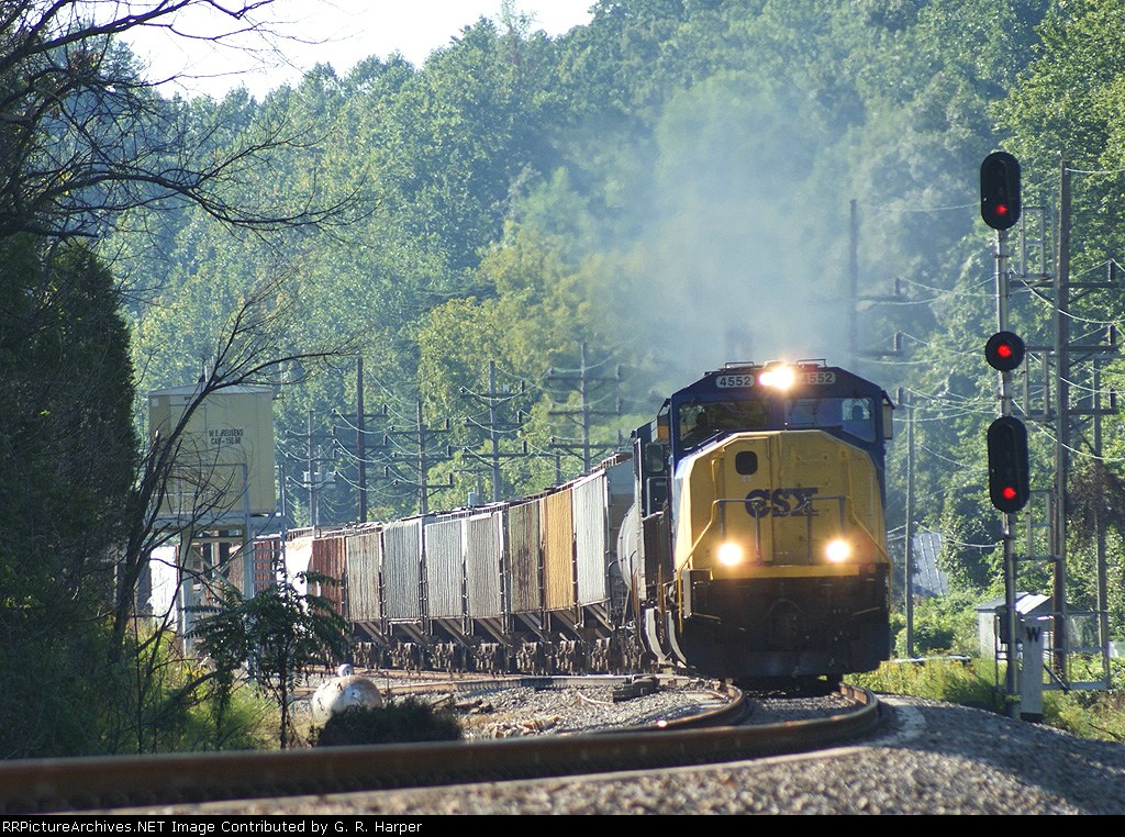 204 - CSXT 4552 leads Q69902 westbound past the eastward absolute signal at the west end of Reusens